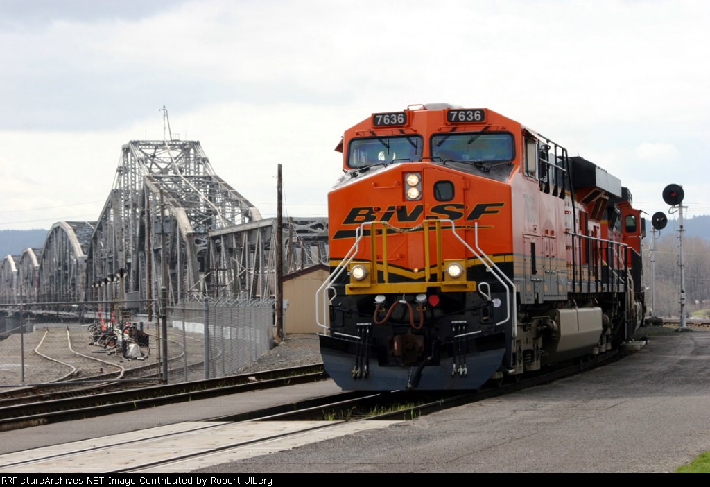 BNSF 7636